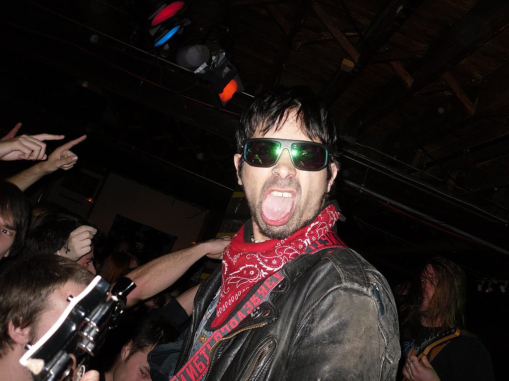 CKY's CHAD I GINSBURG Punches ALIEN ANT FARM's DRYDEN MITCHELL, Band ...