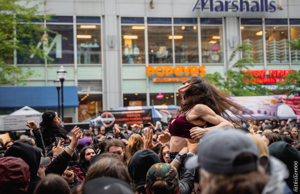 IN THIS MOMENT And HOLLYWOOD UNDEAD Revive 'Taste Of Chaos' Tour For ...